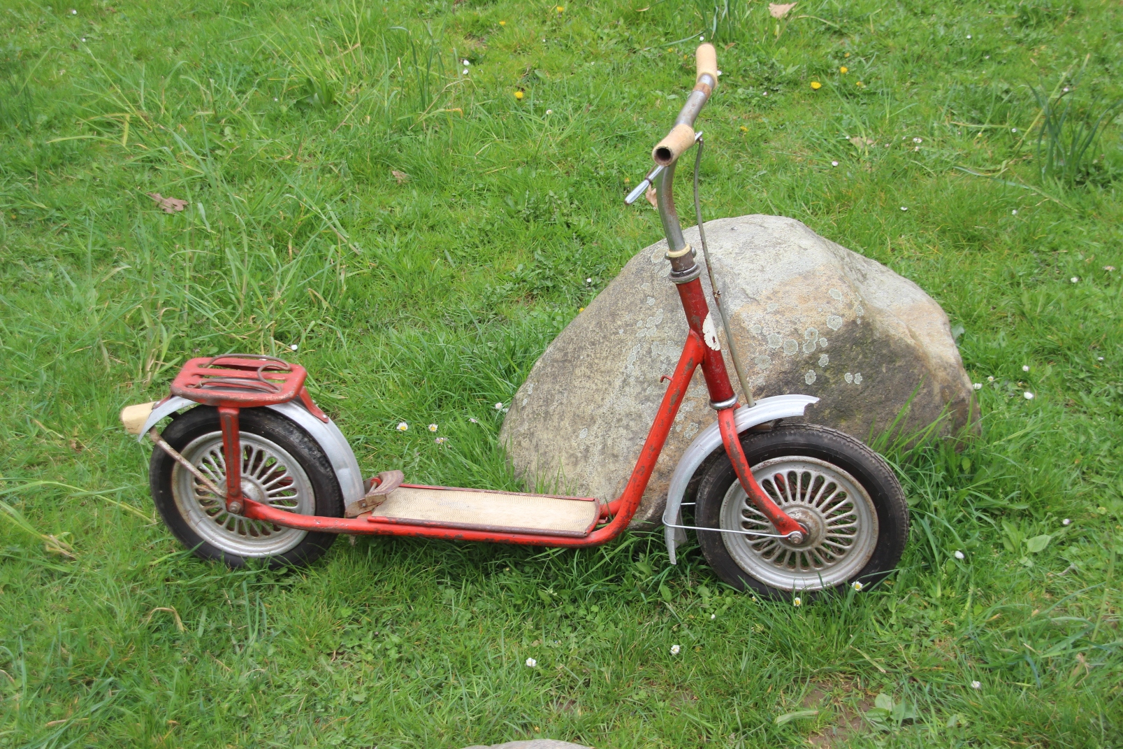 kultiger DDR Kinder City Roller Metall Tretroller Bremse Gepäckträger ...